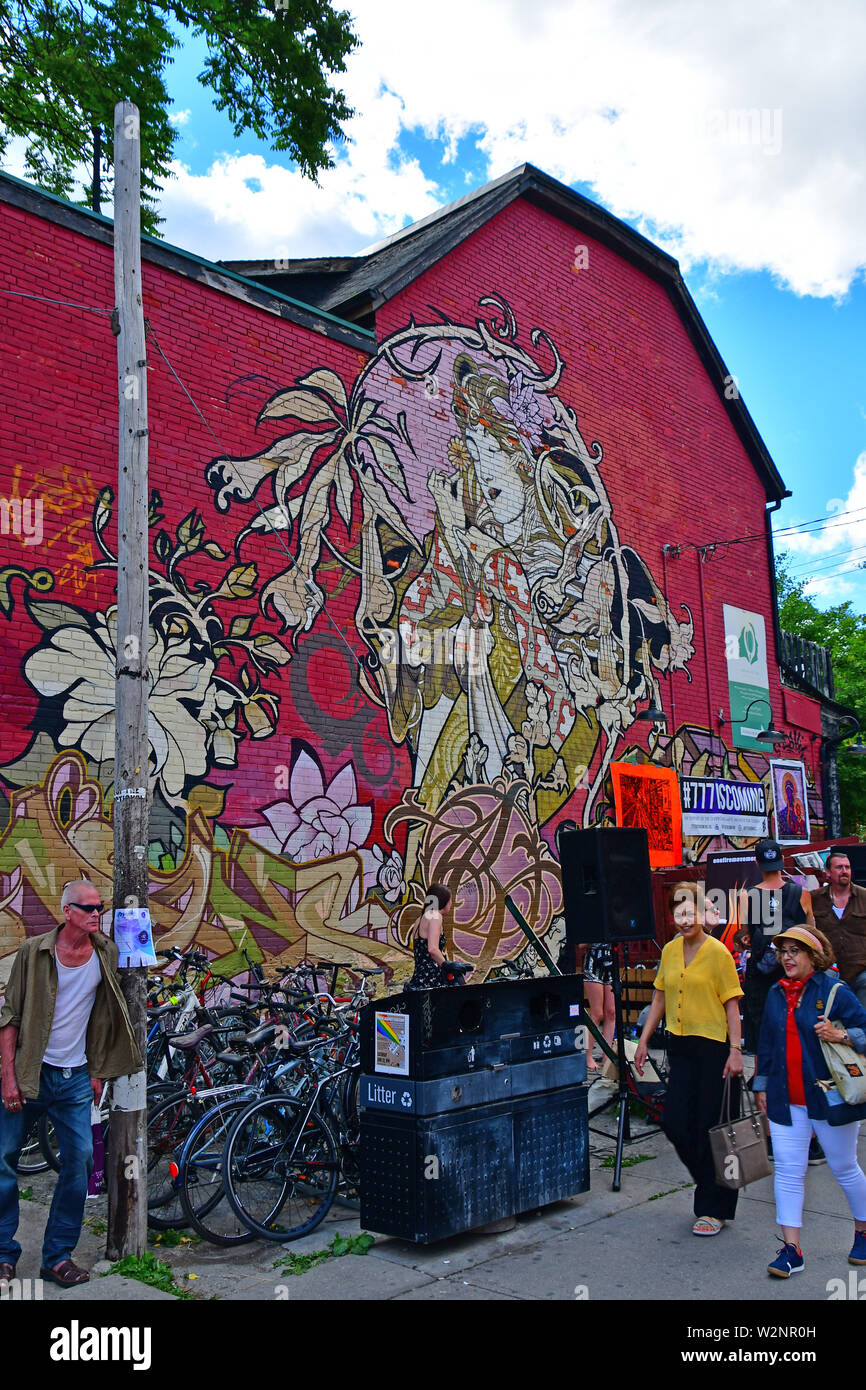 Toronto street art mural hi-res stock photography and images - Alamy