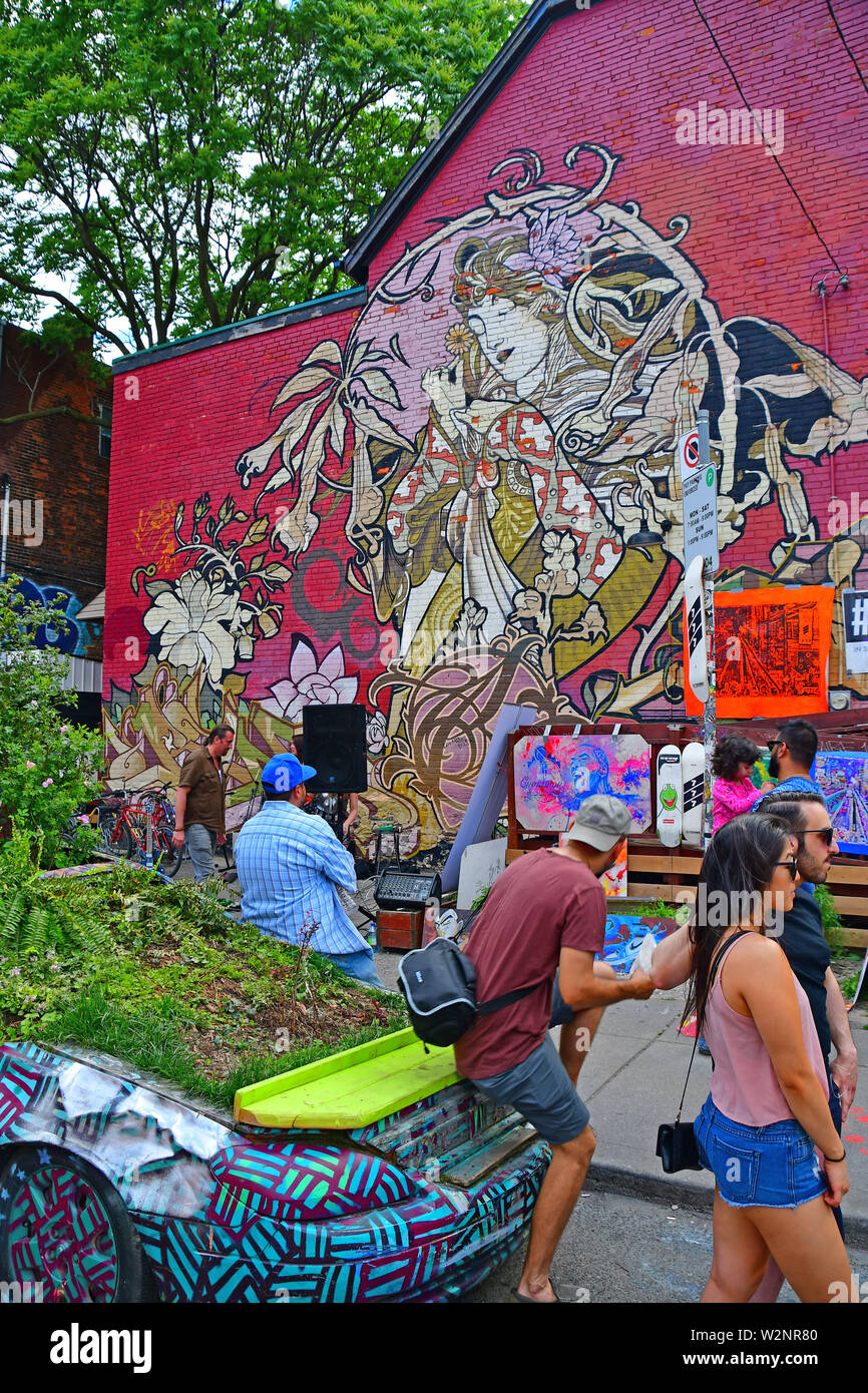 Toronto street art mural hi-res stock photography and images - Alamy