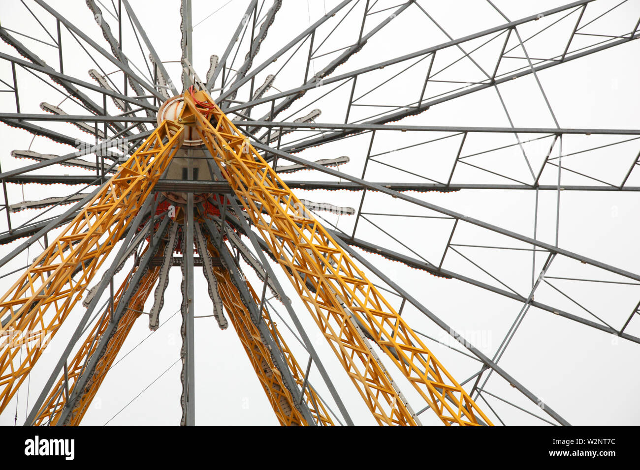 Ferris wheel joy amusement Park engineering structure Stock Photo - Alamy