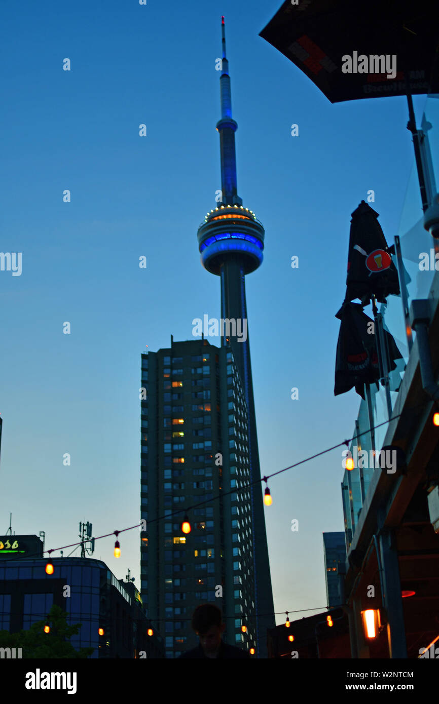 View of the CN Tower and Toronto skyline at twilight Stock Photo - Alamy