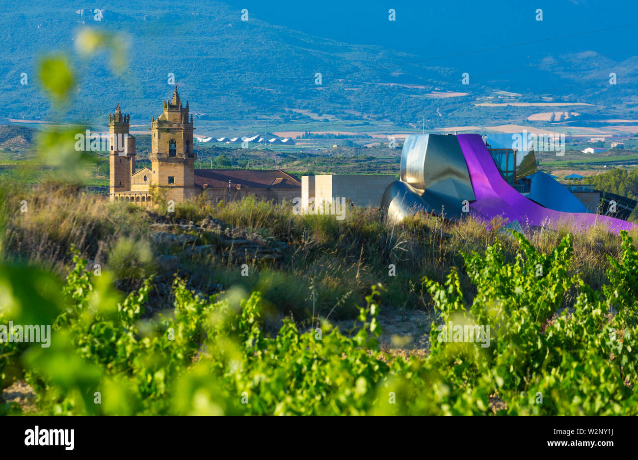 Arquitectura frank gehry hi-res stock photography and images - Alamy