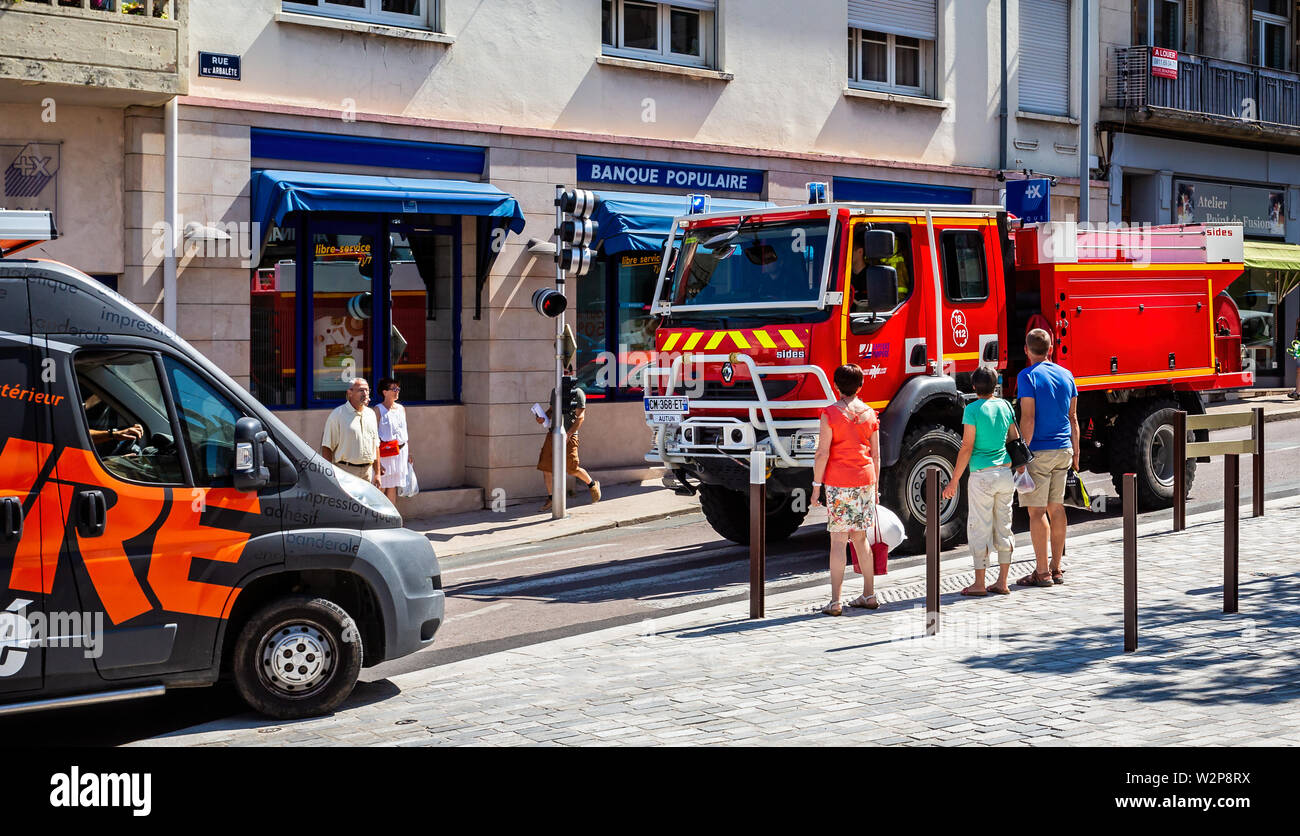 Red fire engine hi-res stock photography and images - Alamy