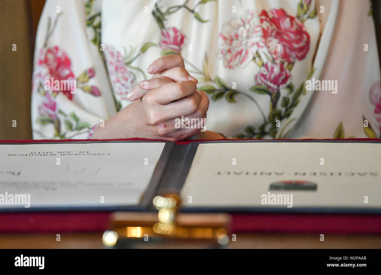 Queen mathilde ring hi-res stock photography and images - Alamy