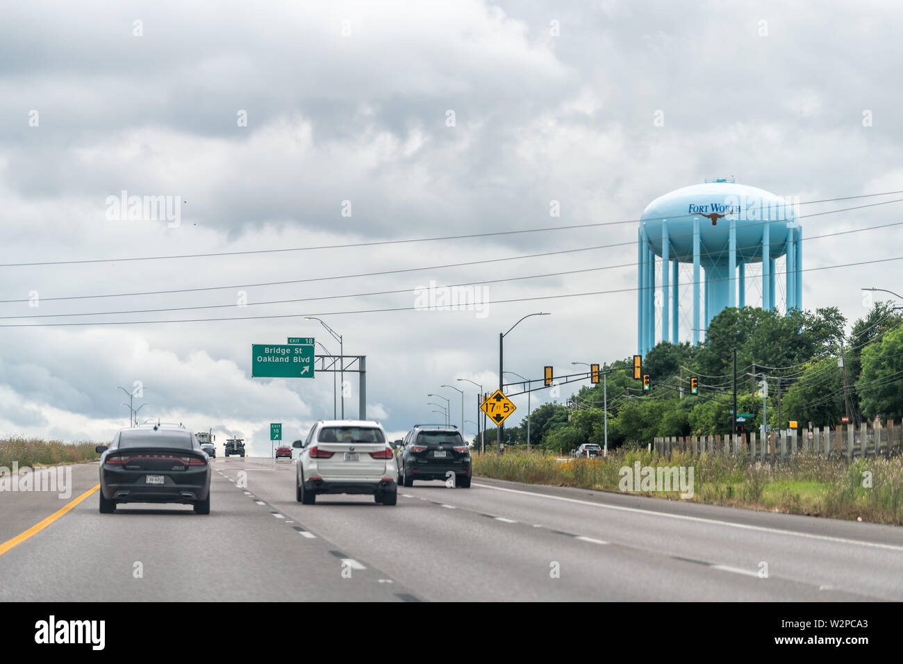 American expressway sign hi-res stock photography and images - Alamy