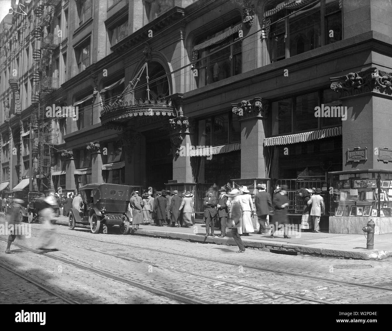 1950s department store america Black and White Stock Photos & Images ...
