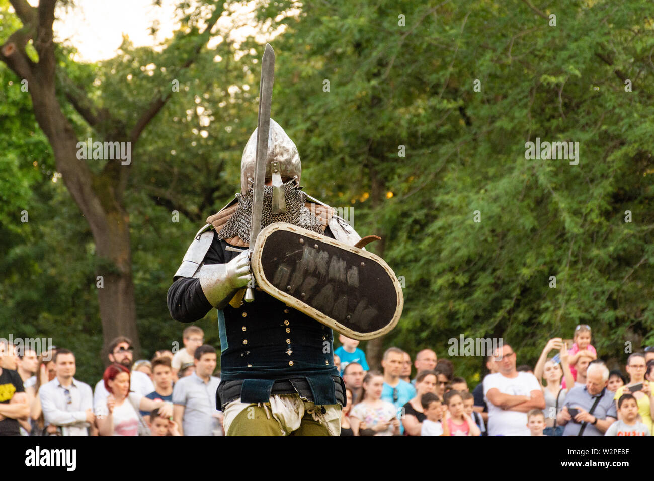 Knights on battlefield in armor hi-res stock photography and images - Alamy