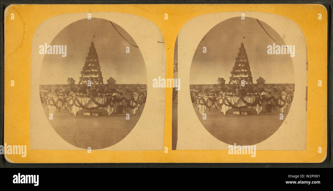 Festooned greenery hi-res stock photography and images - Alamy