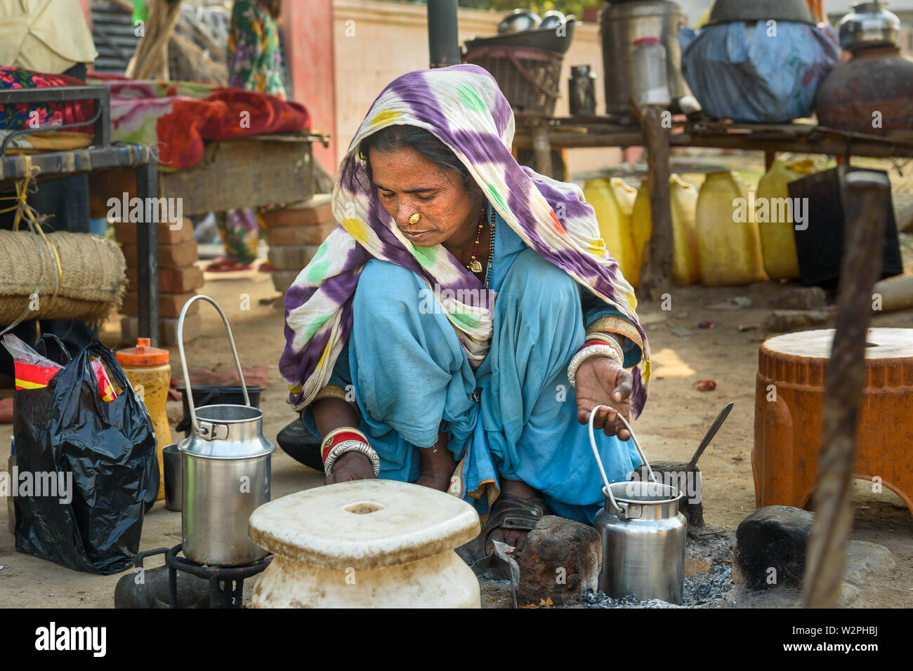 Indian poor woman cooking hi-res stock photography and images - Alamy