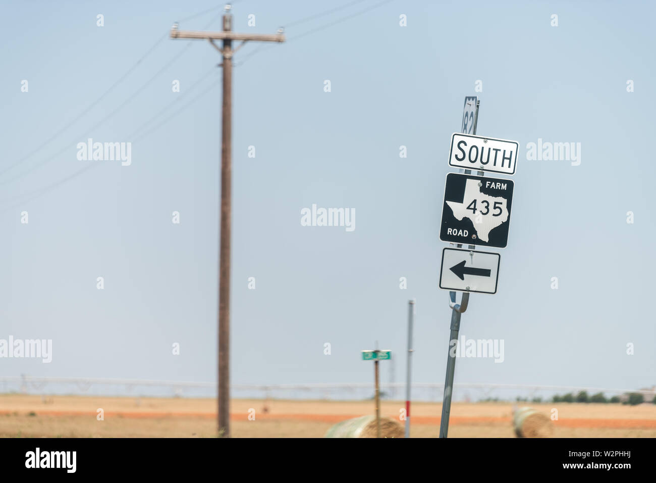 Texas farm road sign hi-res stock photography and images - Alamy