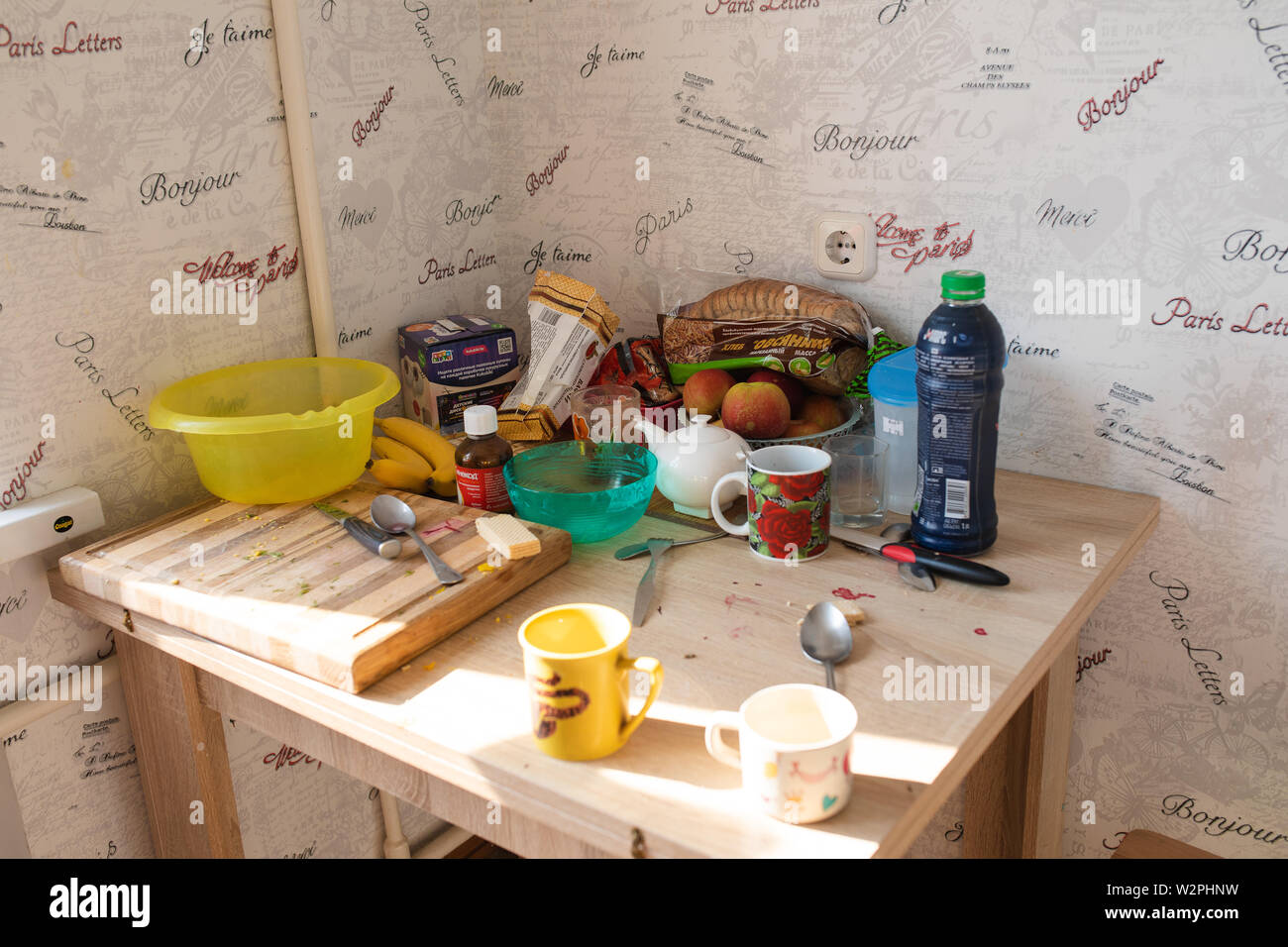 Untidy breakfast table hi-res stock photography and images - Alamy