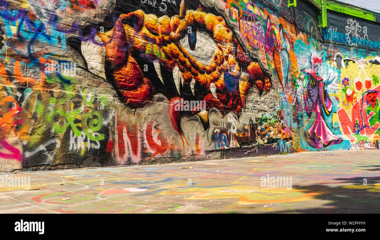 Legal graffiti wall art hi-res stock photography and images - Alamy
