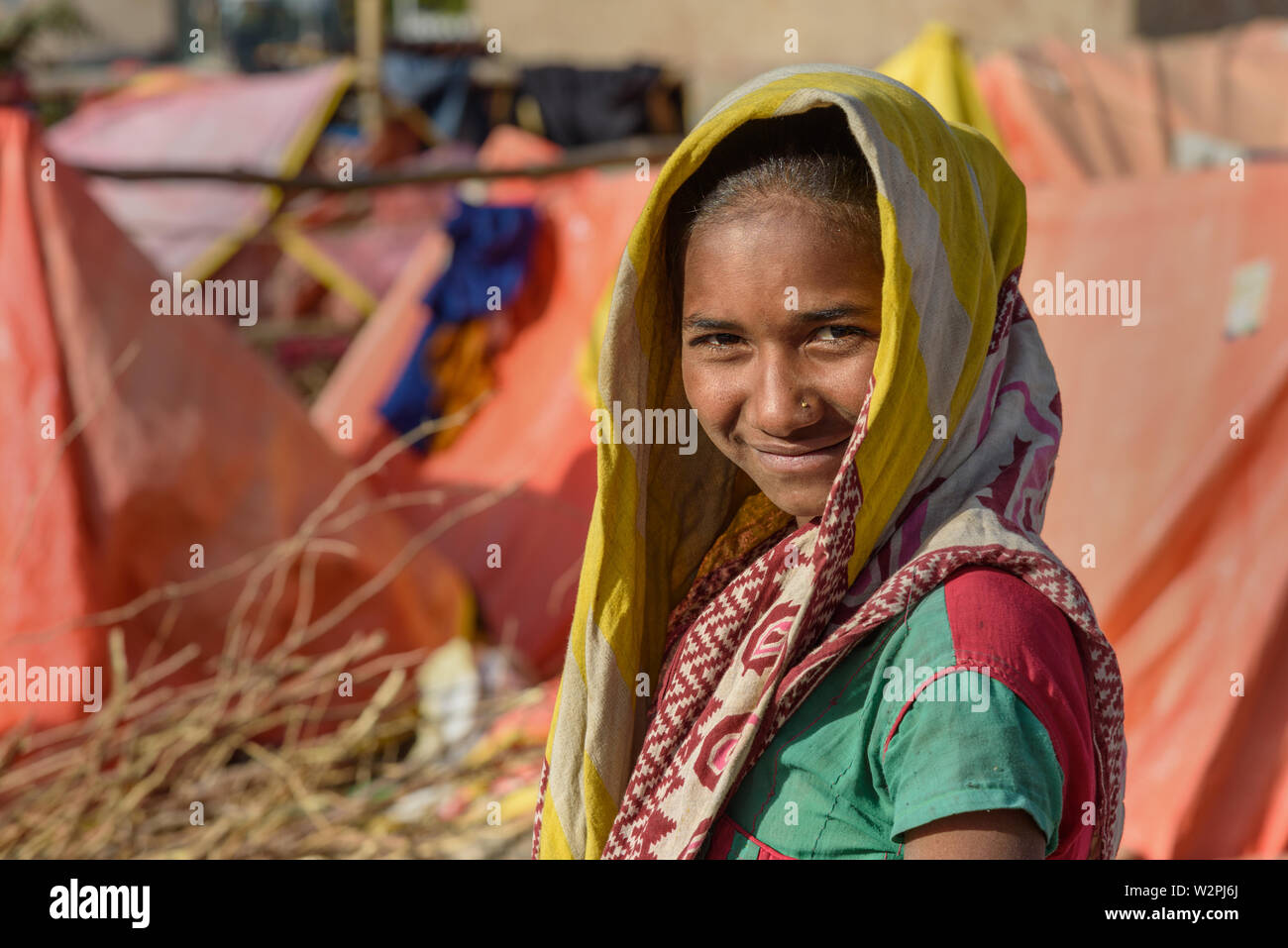 Indian homeless family hi-res stock photography and images - Alamy