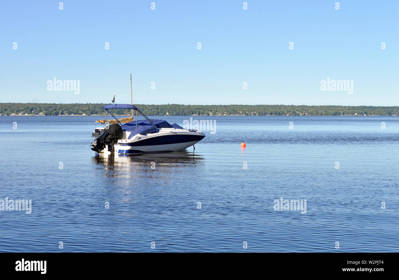 Sport fishing boat front speed hi-res stock photography and images - Alamy