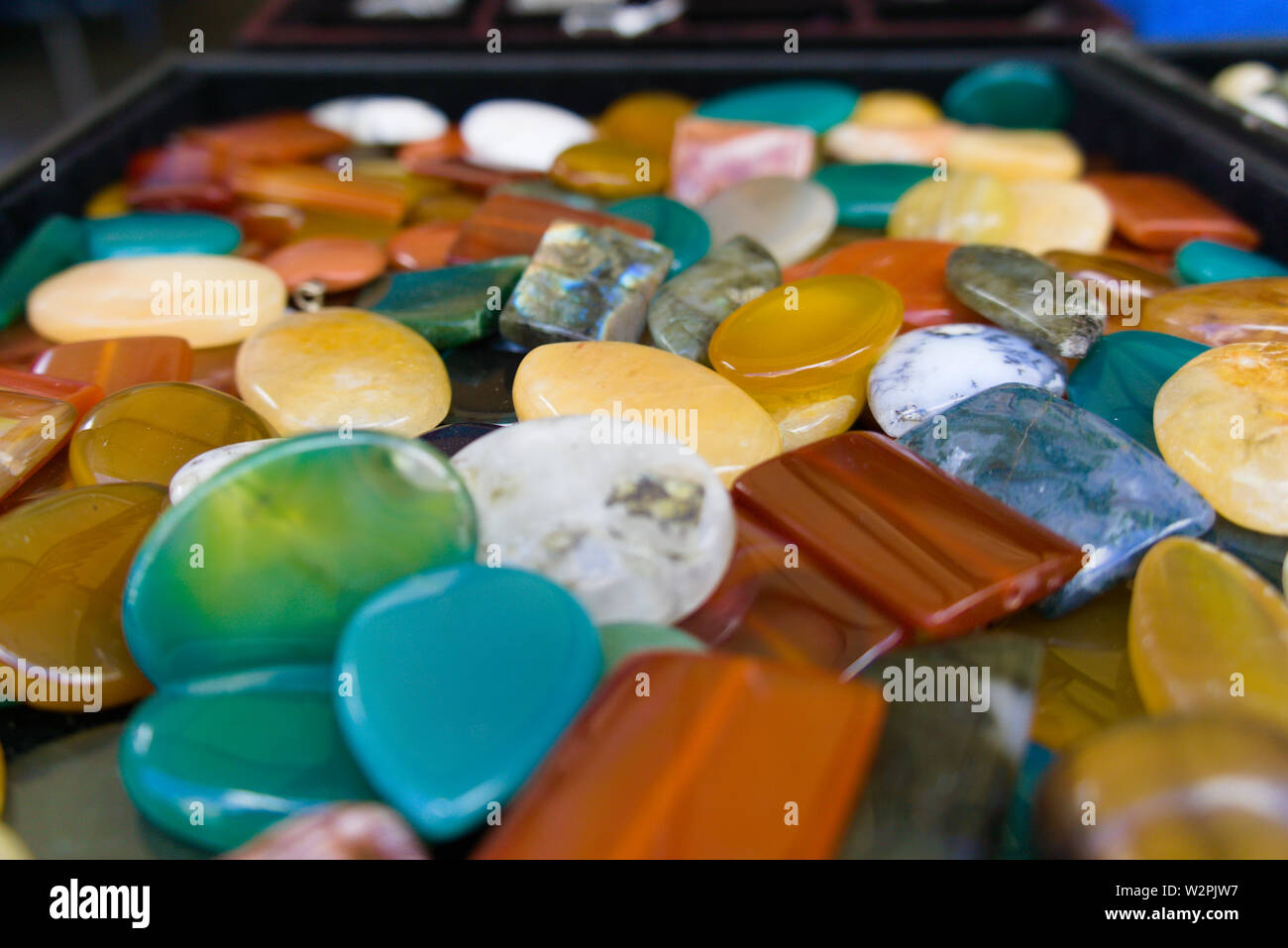 Colorful crystals hi-res stock photography and images - Alamy