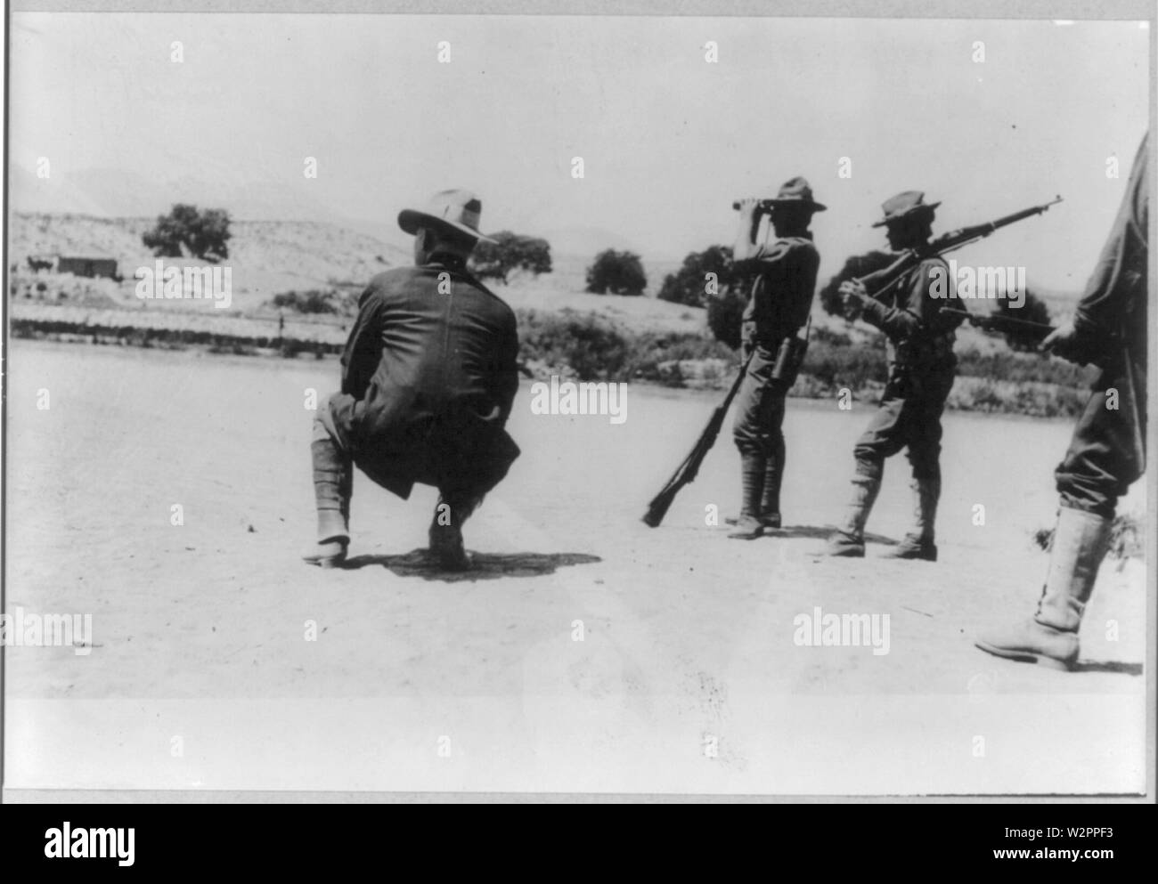 Americans observing the Battle of Ciudad Juárez Stock Photo - Alamy