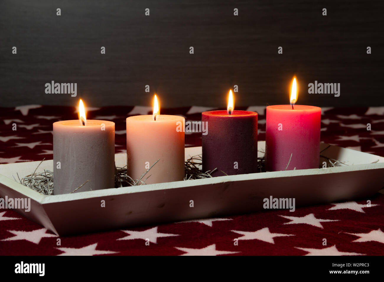 Four advent candles hi-res stock photography and images - Alamy