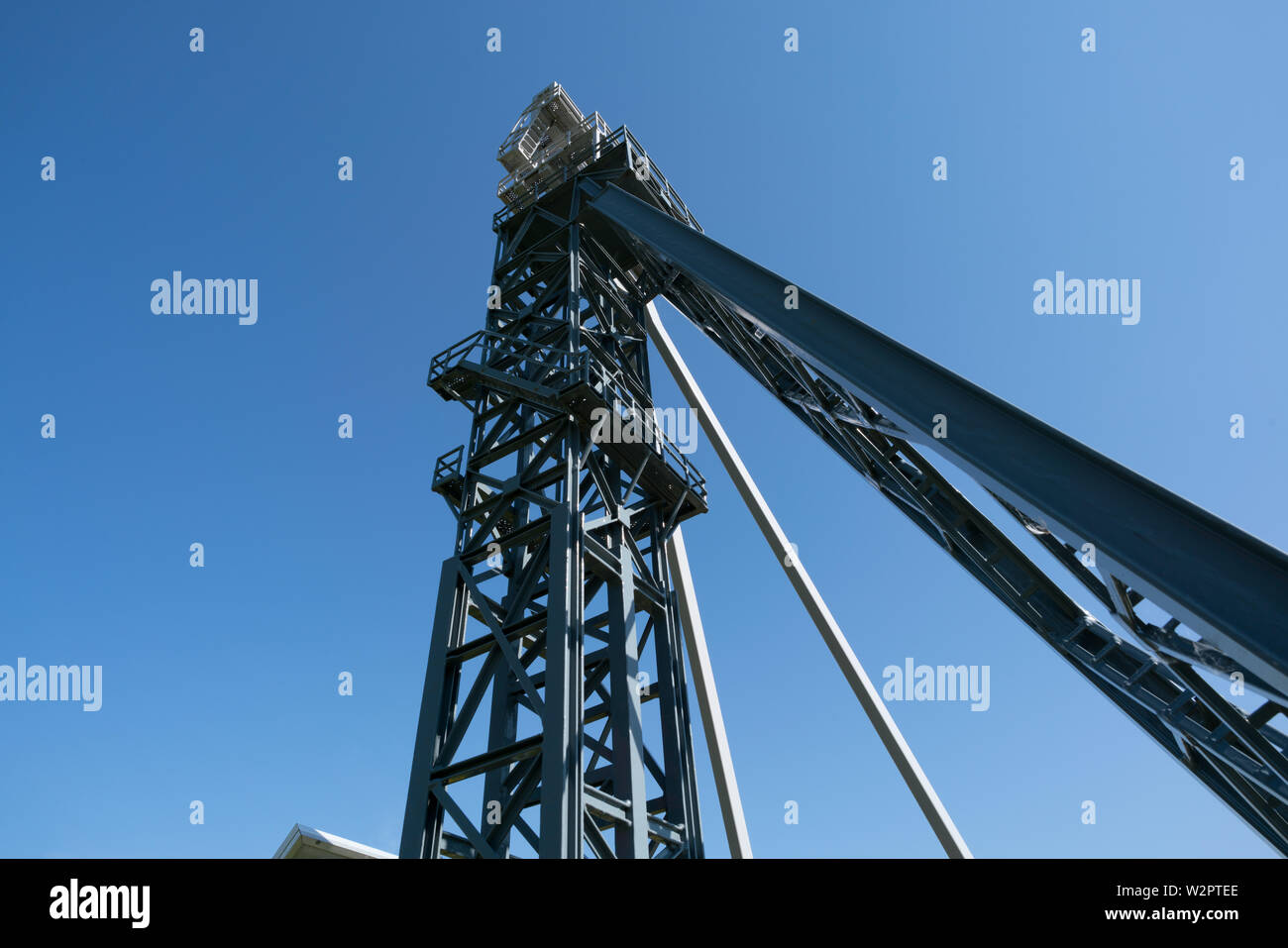 Industrial drilling rig Stock Photo - Alamy