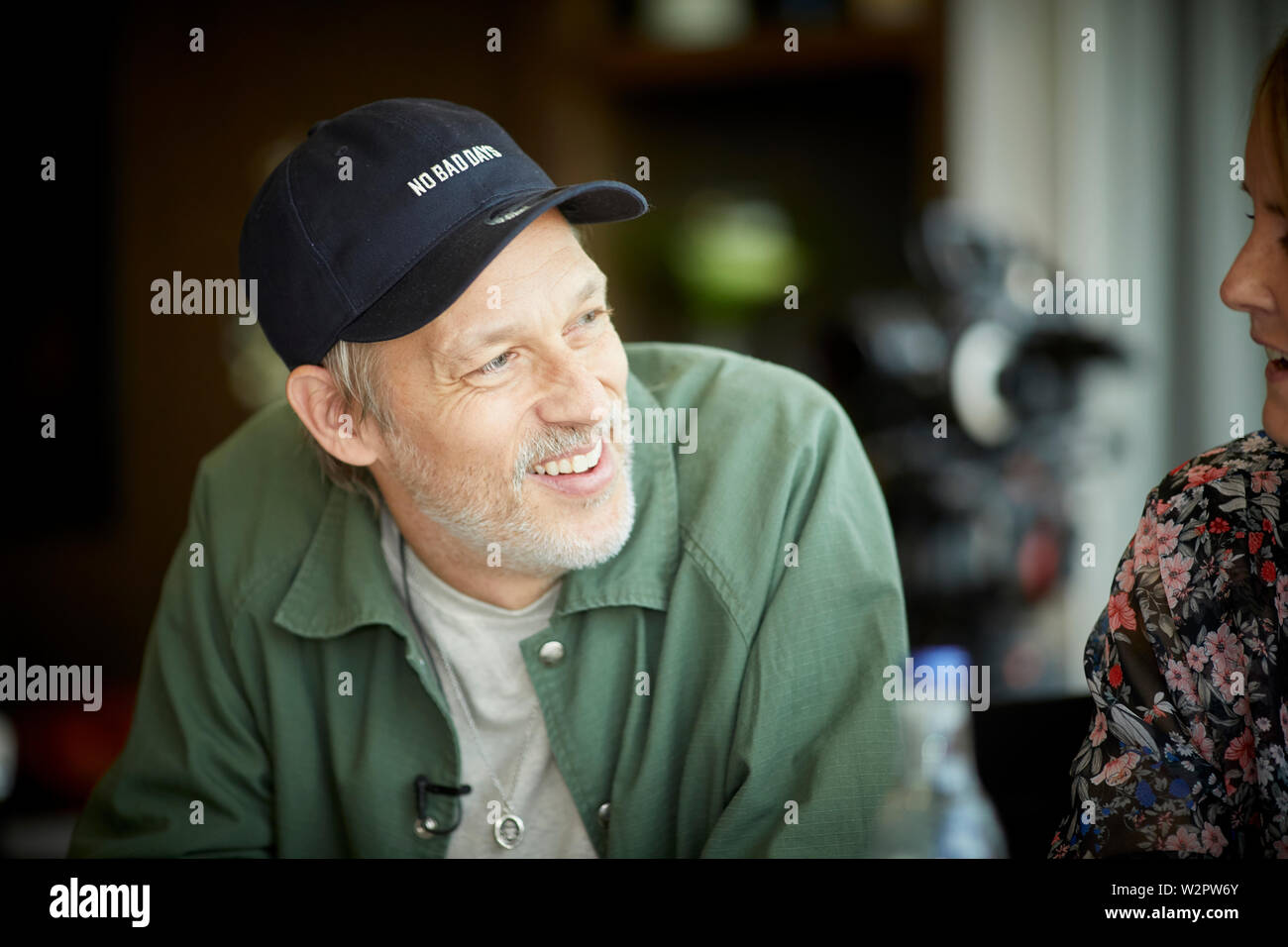 Andy Bell Oasis bassist casual lifestyle portrait Stock Photo - Alamy