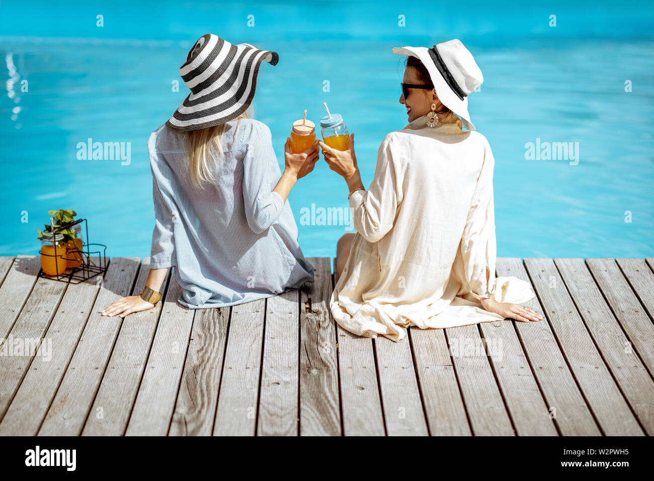 Friends sitting two girls drinks hi-res stock photography and images ...