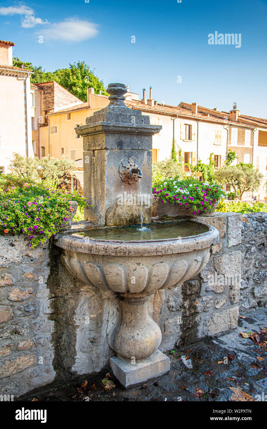 Vintage water fountain hi-res stock photography and images - Alamy