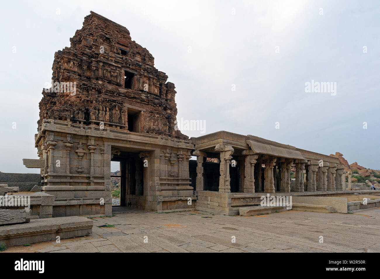 Gopuram (entrance gate) of Vitthala temple Stock Photo - Alamy