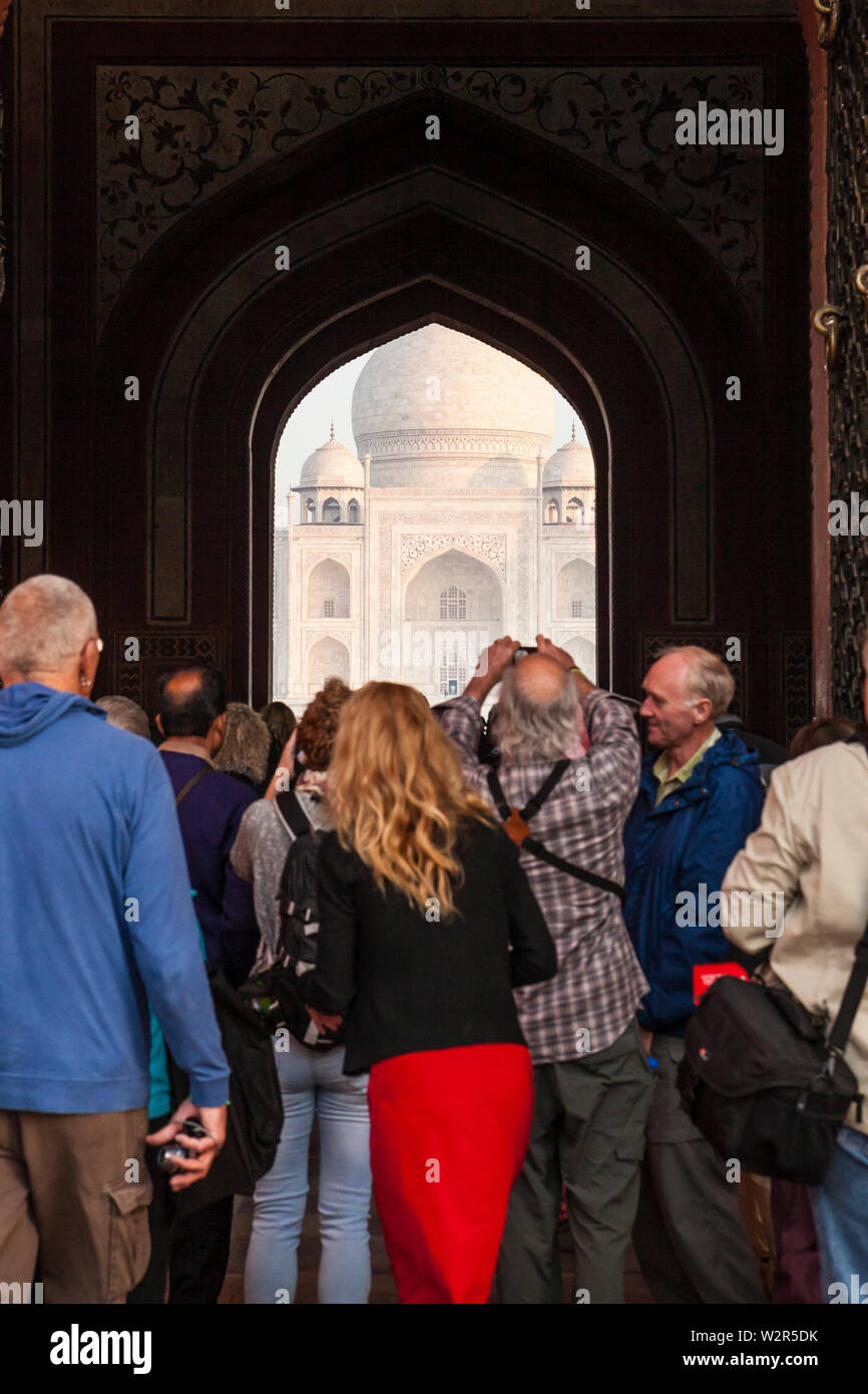 Taj mahal main entrance hi-res stock photography and images - Alamy