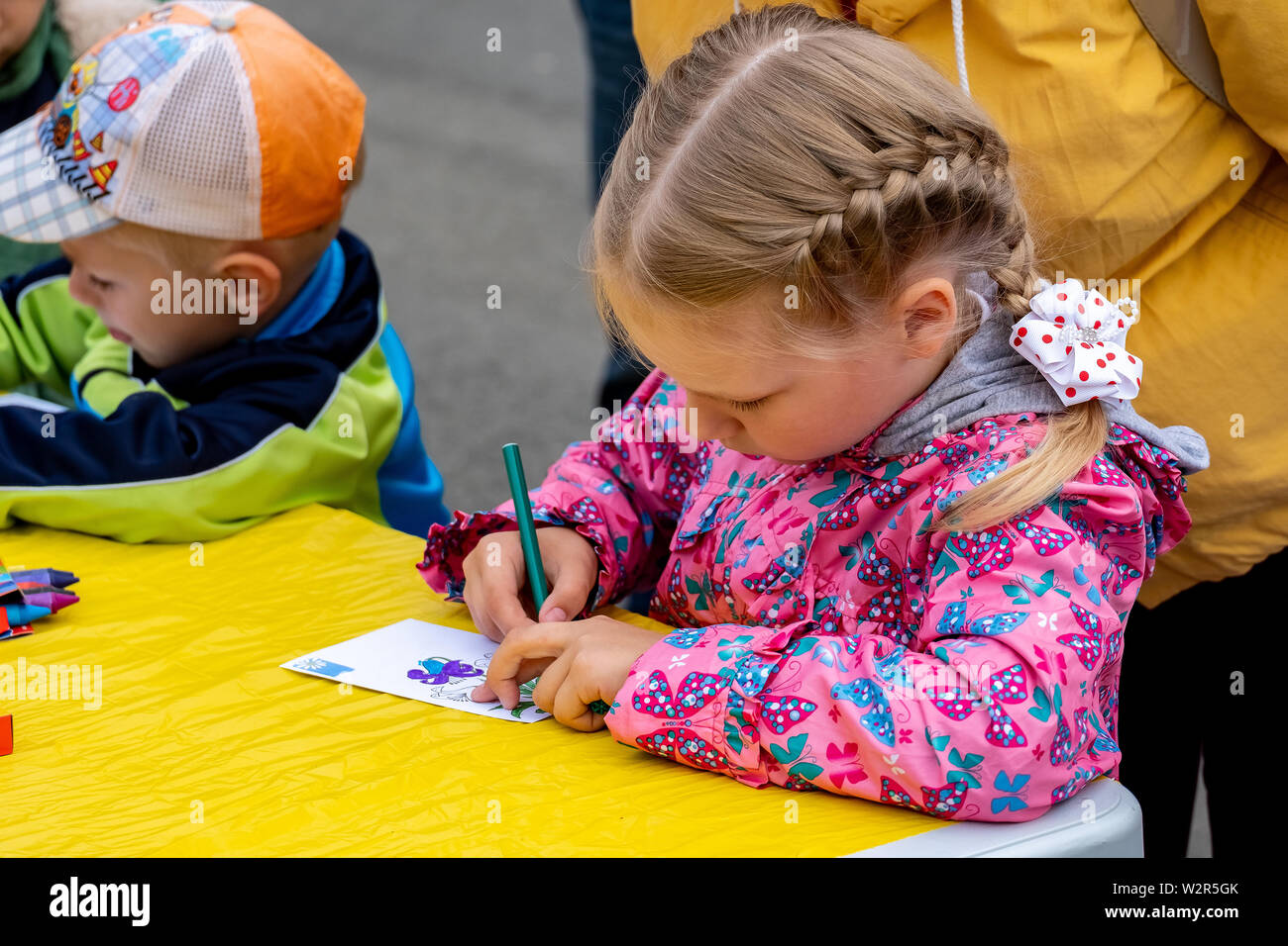 contest,children paint at the festival Stock Photo - Alamy