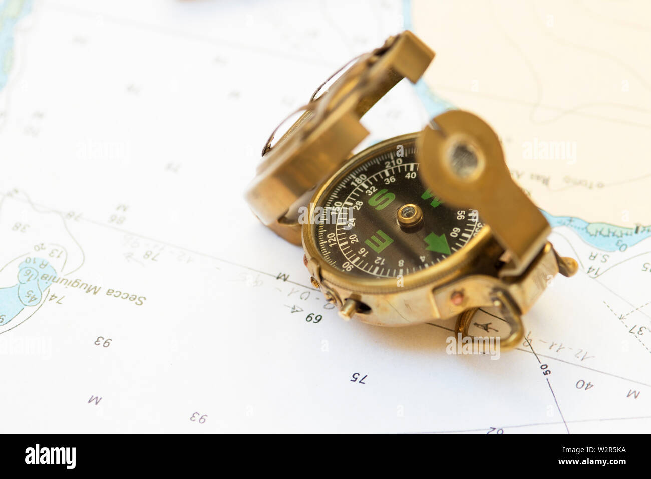 Compass needle pointing north hi-res stock photography and images - Alamy
