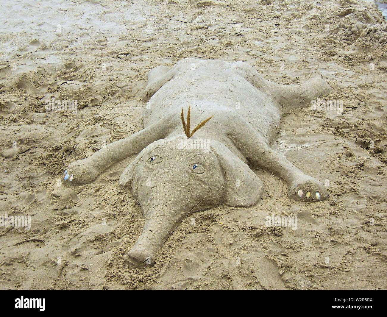 Sand elephant sculpture hi-res stock photography and images - Alamy