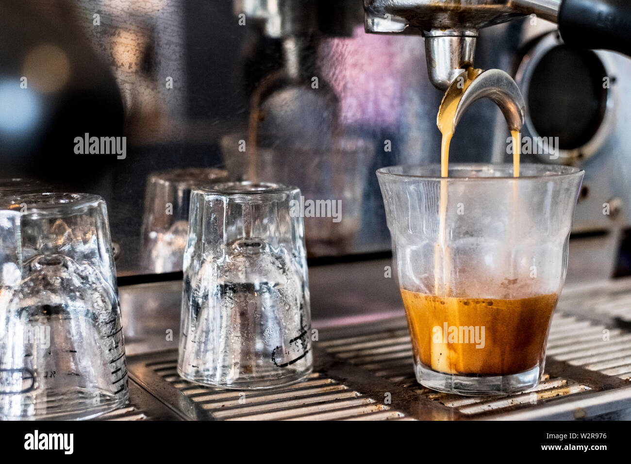 Commercial expresso machine hi-res stock photography and images - Alamy