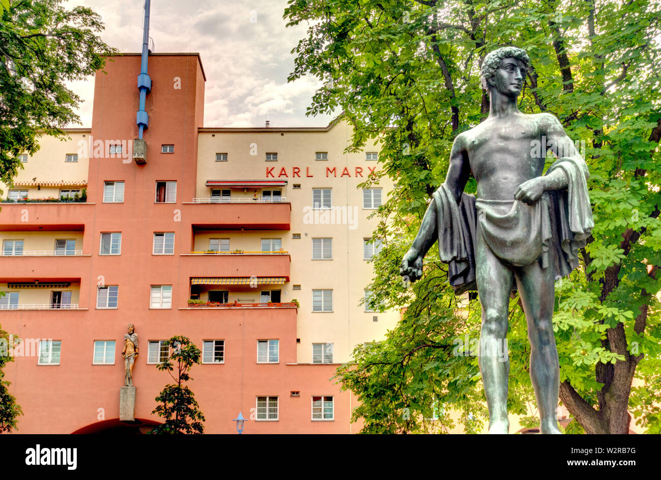 Karl Marx Hof, Vienna Stock Photo - Alamy