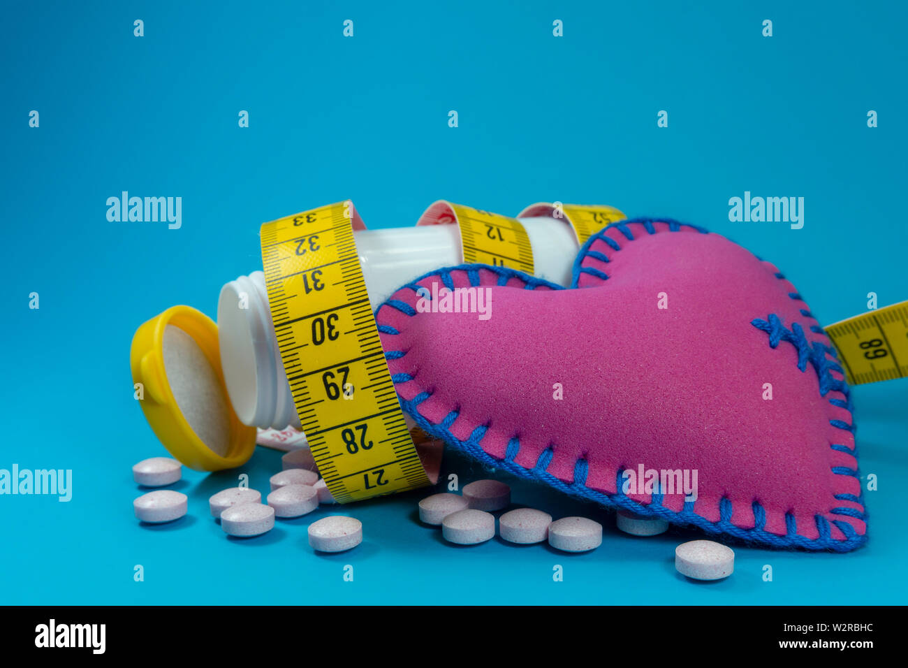 Sing slim hi-res stock photography and images - Alamy