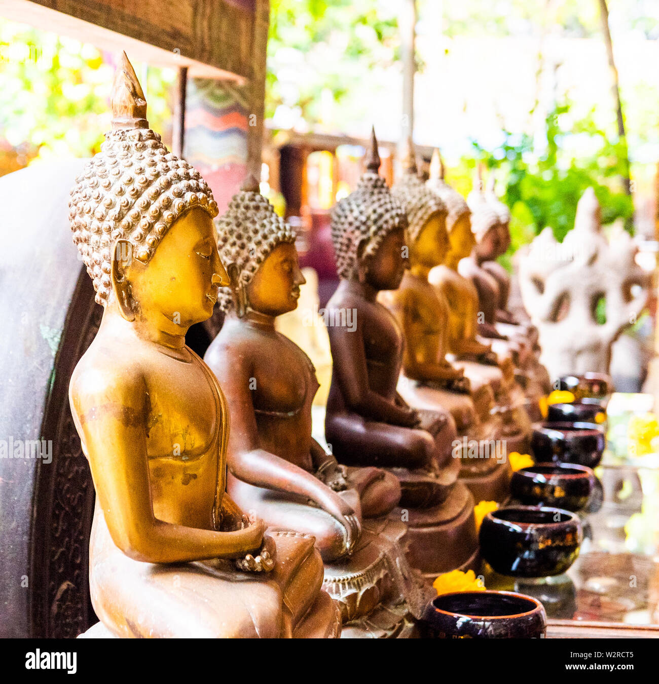 Golden Buddha statues in the courtyard of the temple Gangaramaya ...
