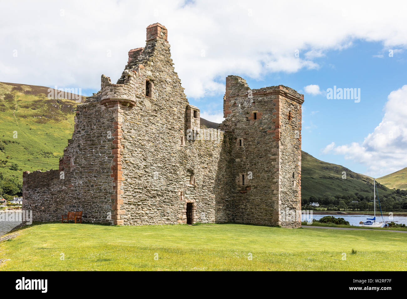 Lochranza Castle, Lochranza, Isle of Arran, Scotland, UK Stock Photo ...