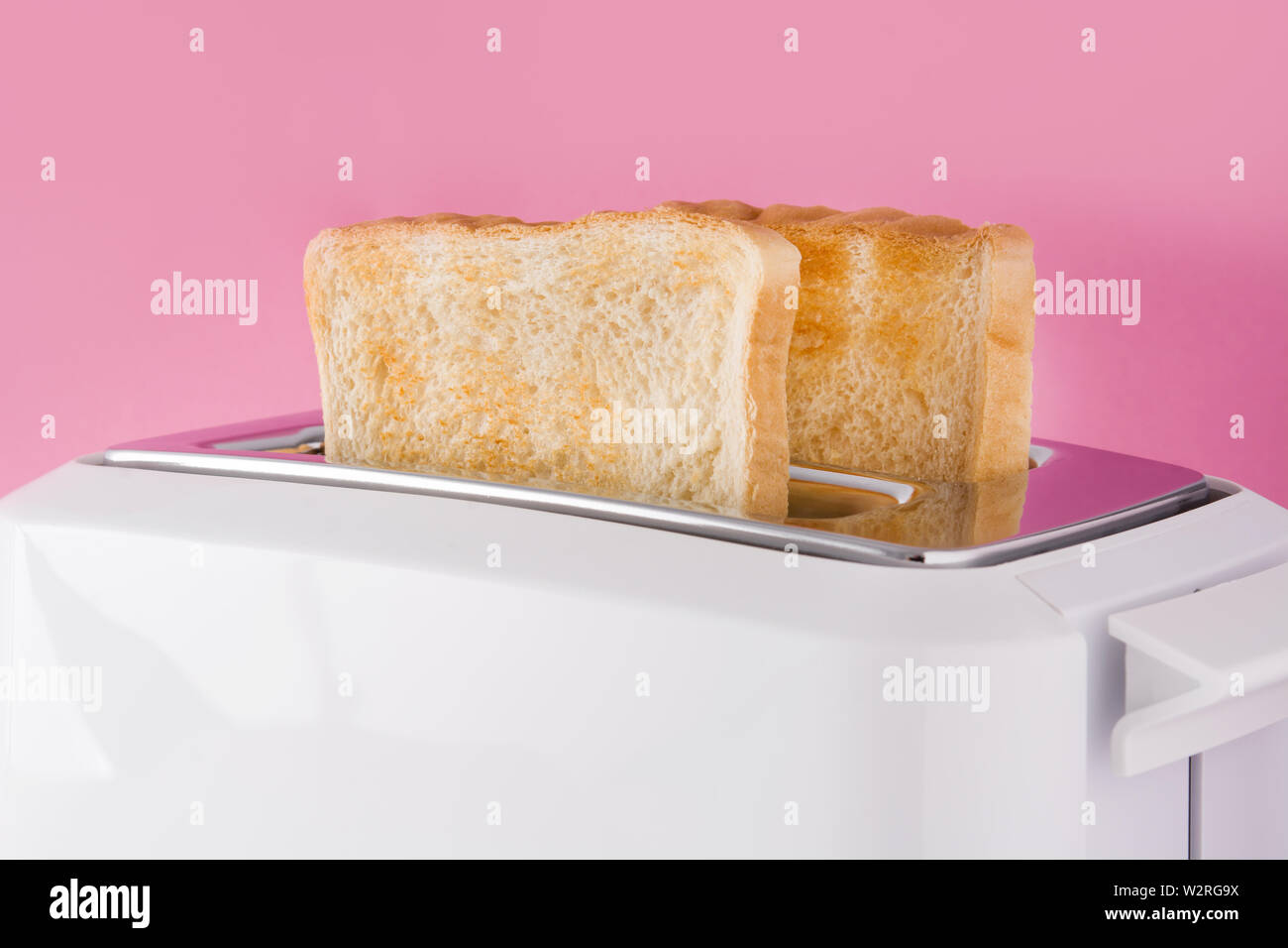 Toaster isolated pink hi-res stock photography and images - Alamy