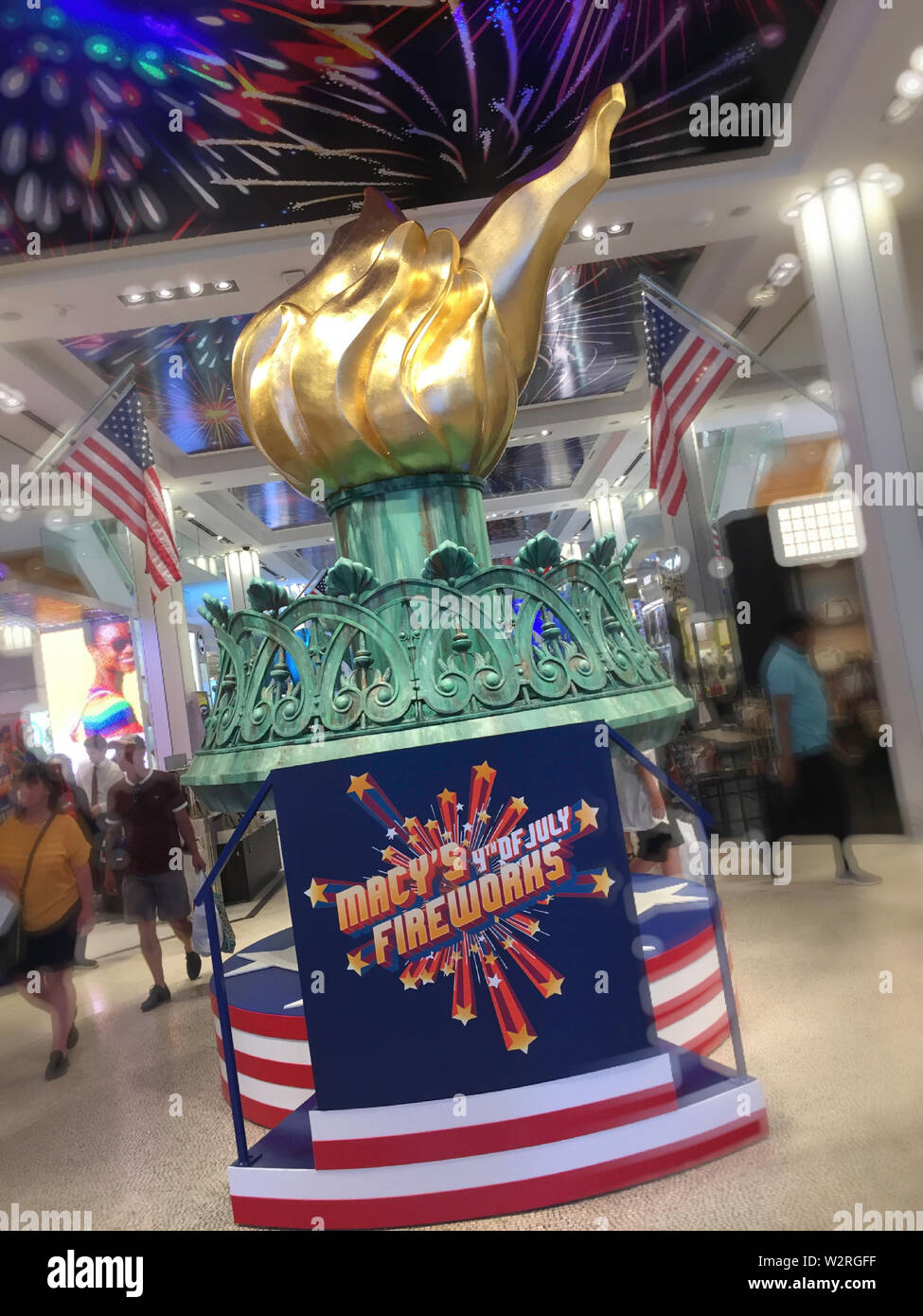 Statue of liberty torch hi-res stock photography and images - Alamy