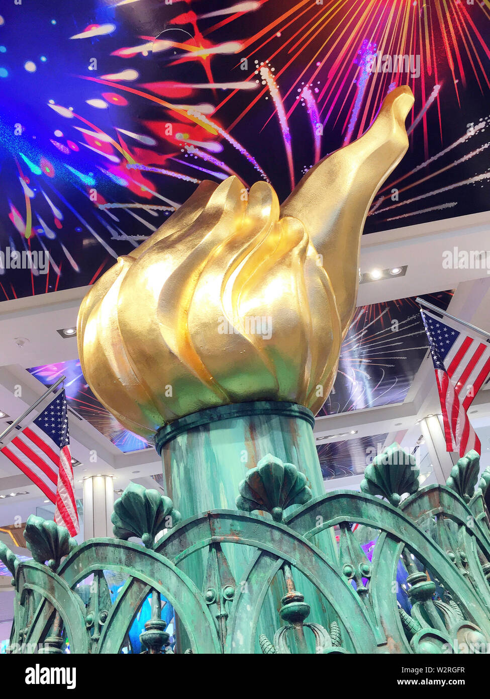 Statue of liberty torch hi-res stock photography and images - Alamy