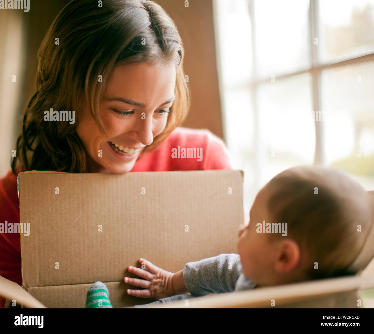 Baby carrying moving boxes hi-res stock photography and images - Alamy
