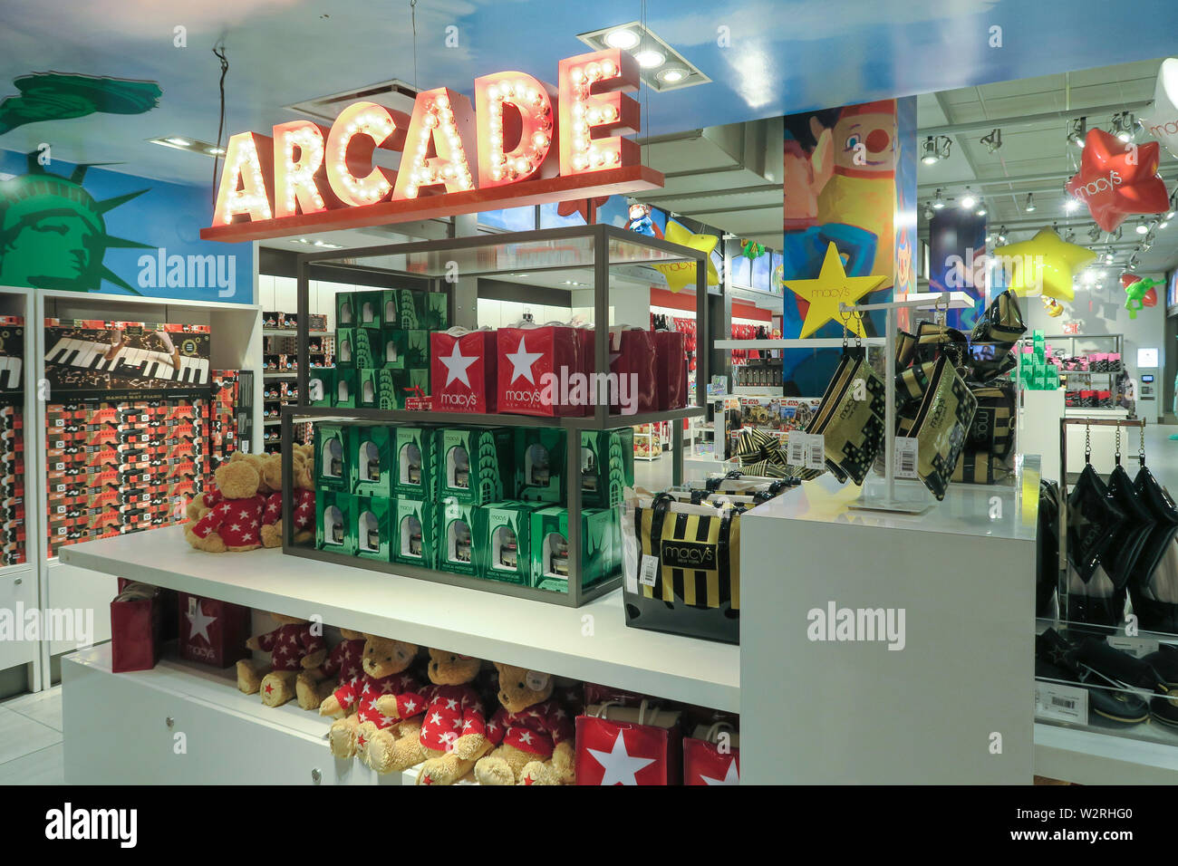 Macys interior hi-res stock photography and images - Alamy