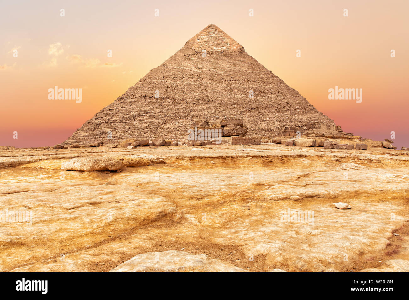 Beautiful Pyramid of Chephren at sunset, Giza Stock Photo - Alamy