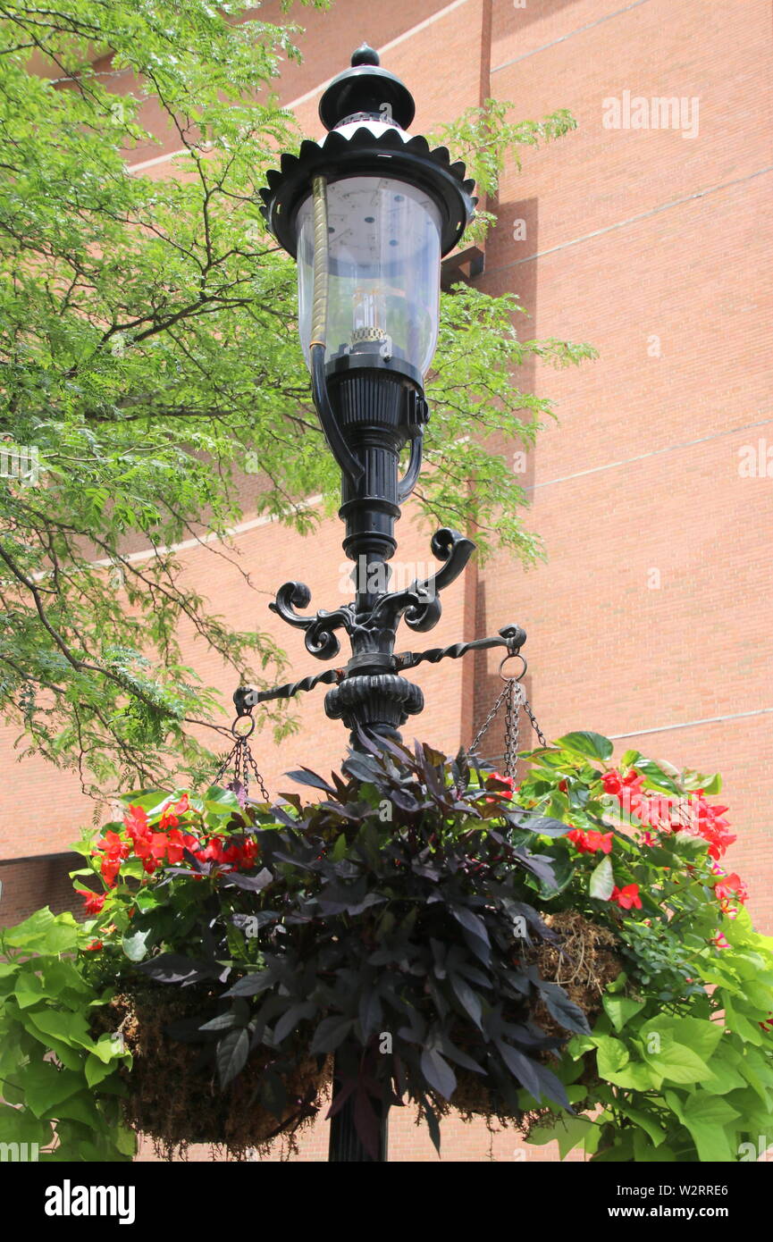 Lamppost city hi-res stock photography and images - Alamy