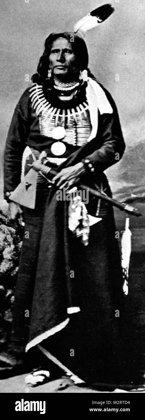 Chief standing bear hi-res stock photography and images - Alamy