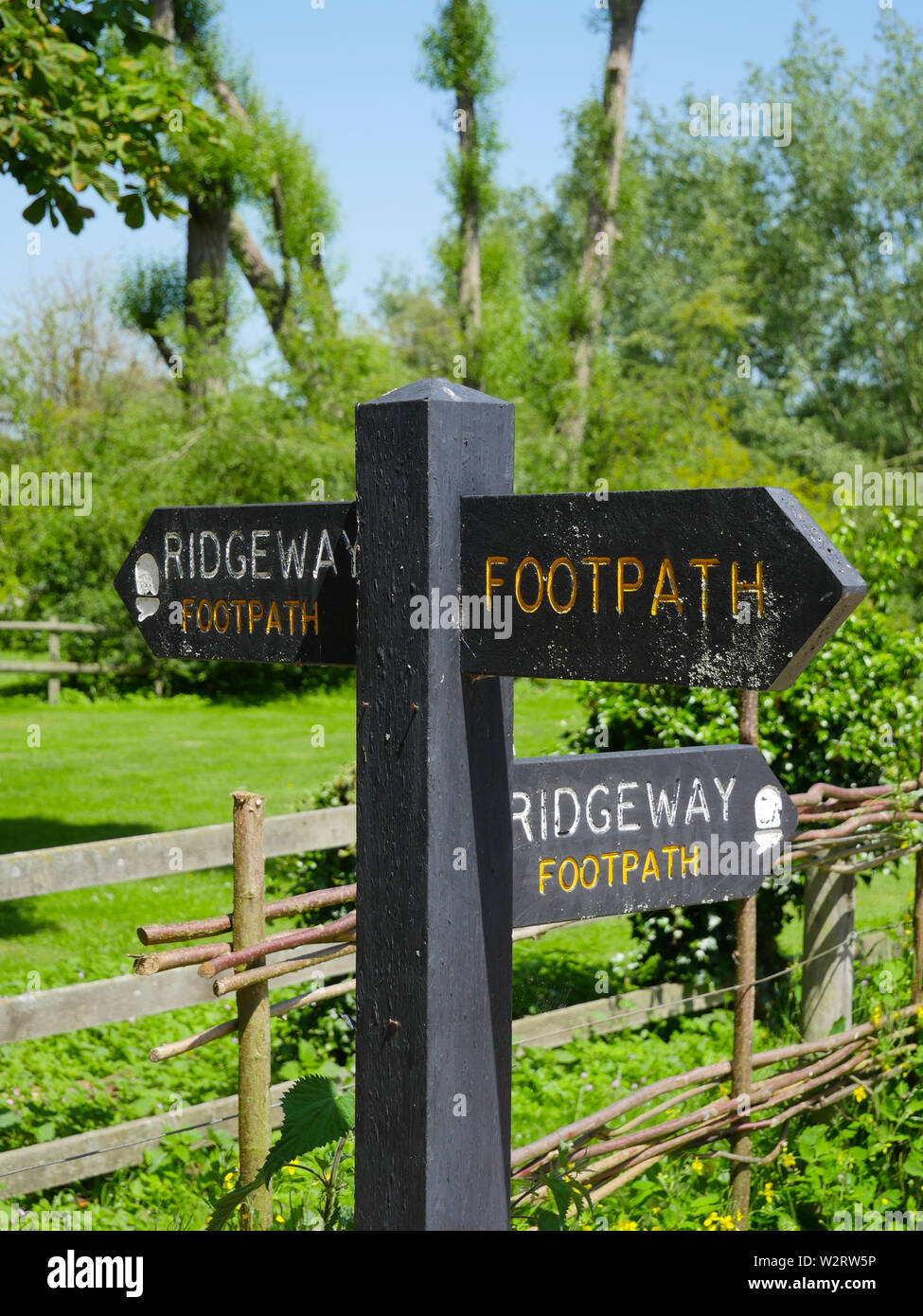 The Ridgeway Footpath Sign, Littlestoke Hamlett, on The Ridgeway Path ...