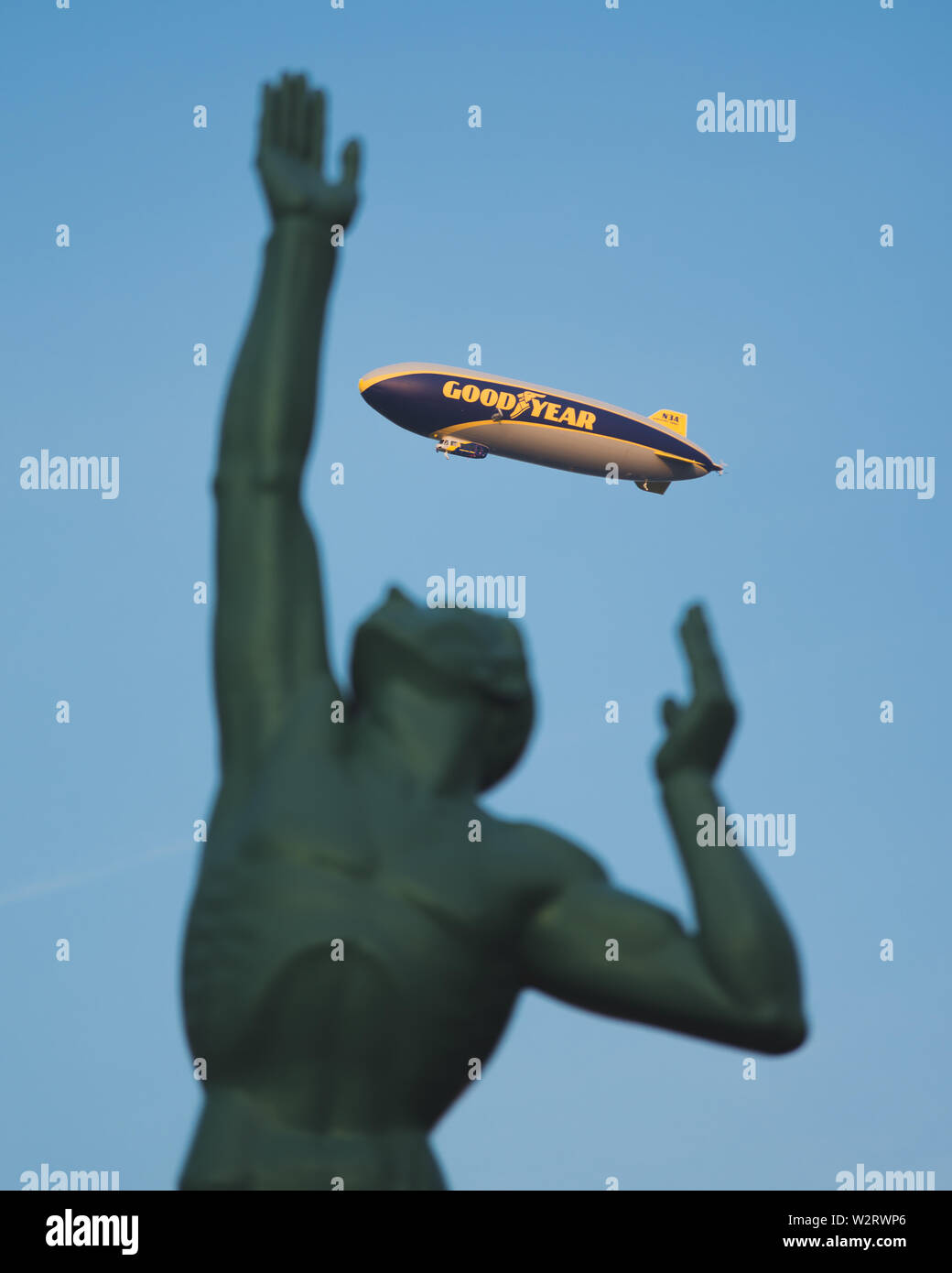 Blimp stadium hi-res stock photography and images - Alamy