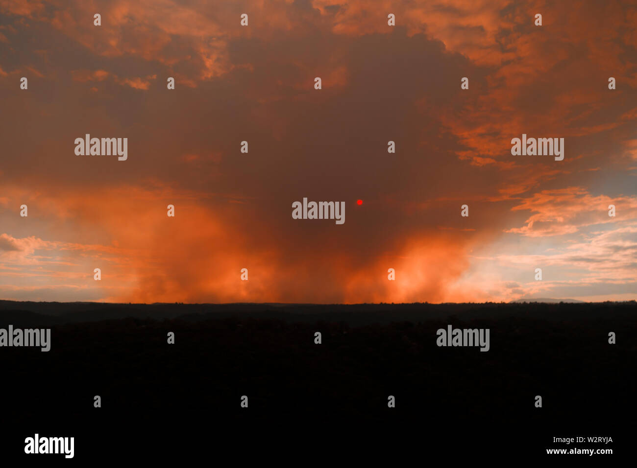 Smoke of a large bush fire in The Blue Mountains Stock Photo - Alamy