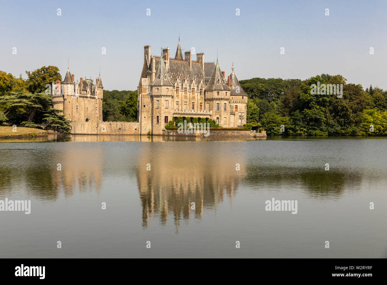 Chateau de la bretesche hi-res stock photography and images - Alamy