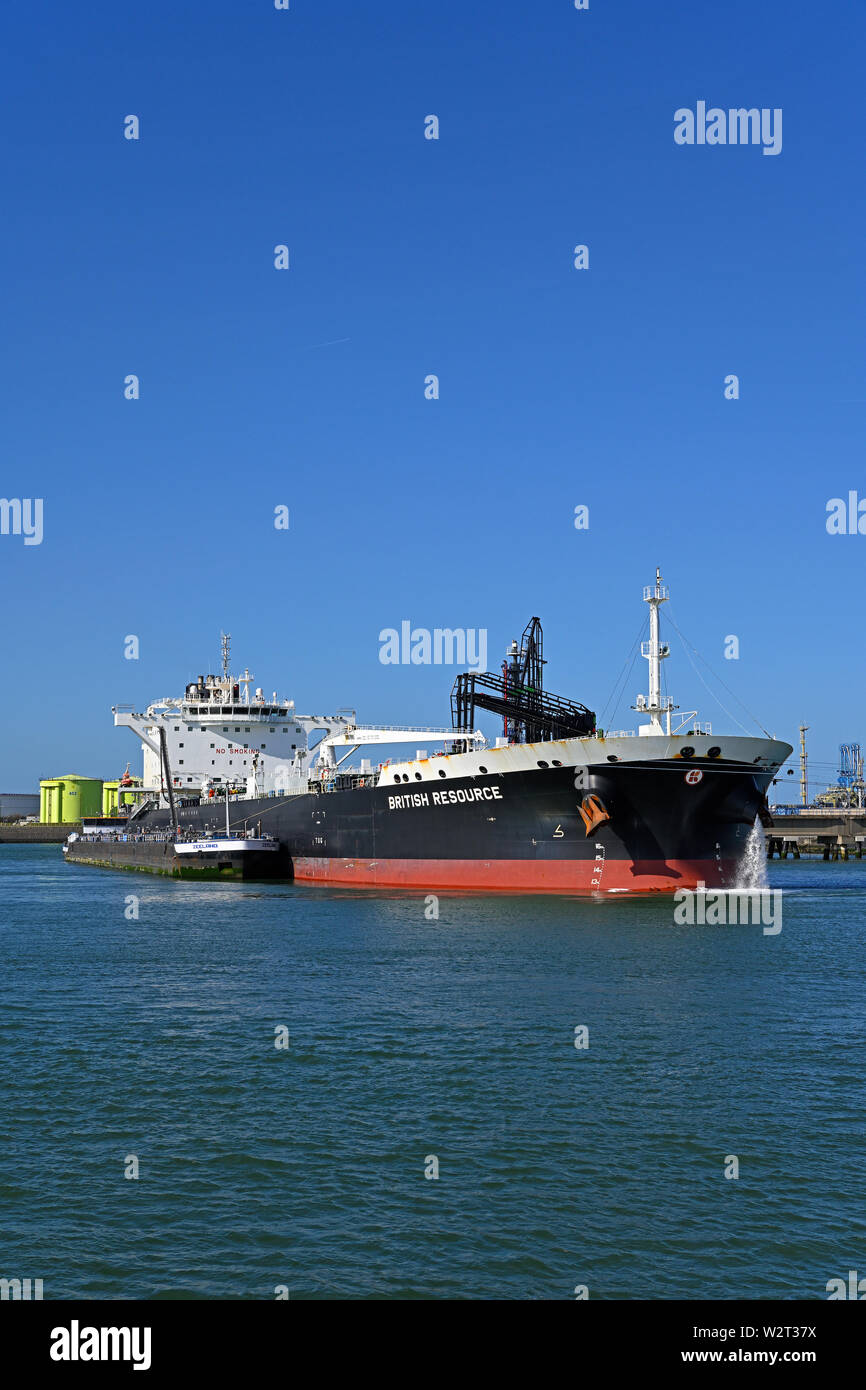 Oil tanker discharging water hi-res stock photography and images - Alamy