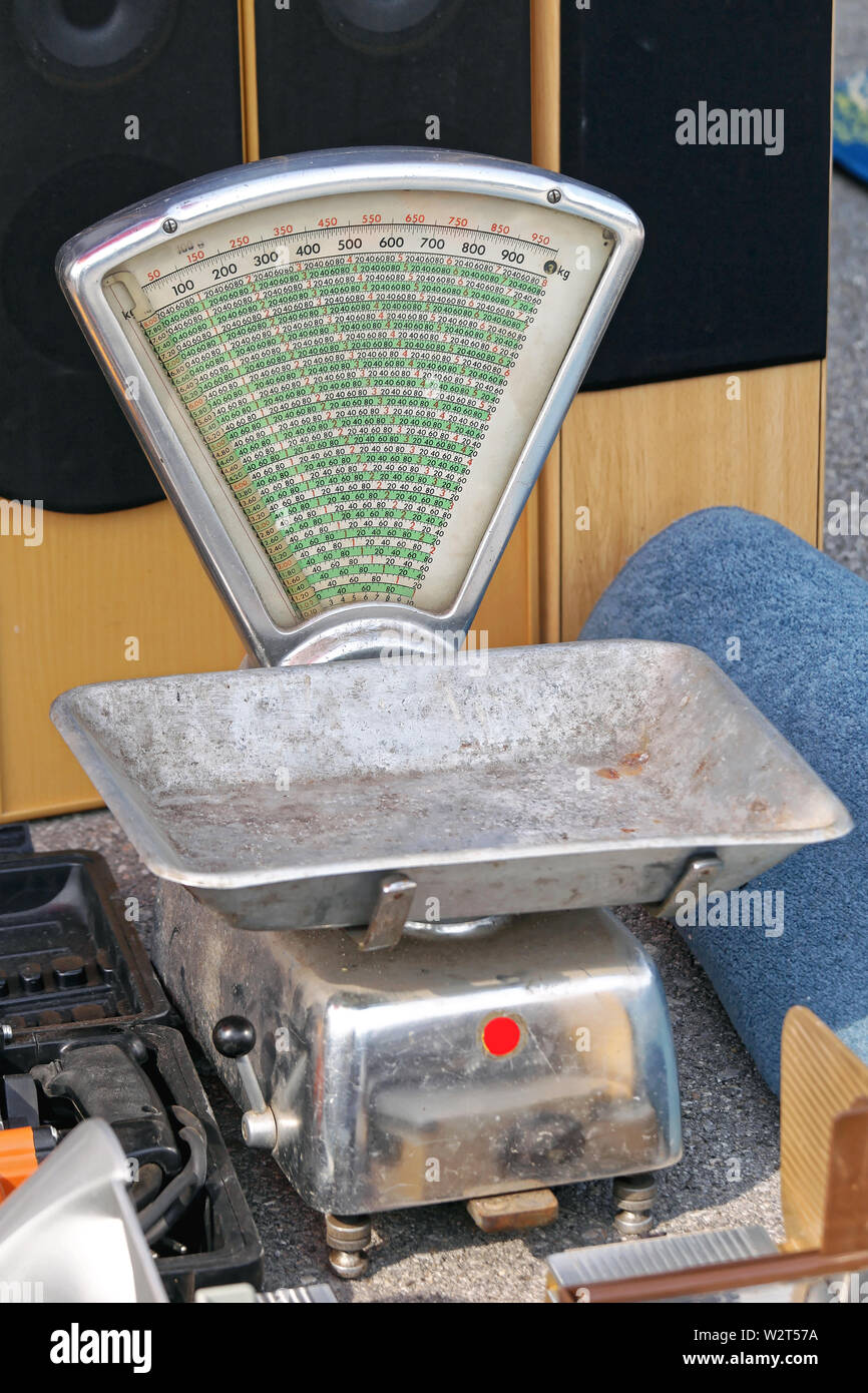 Vintage Style Analog Market Scales With Tray Stock Photo - Alamy