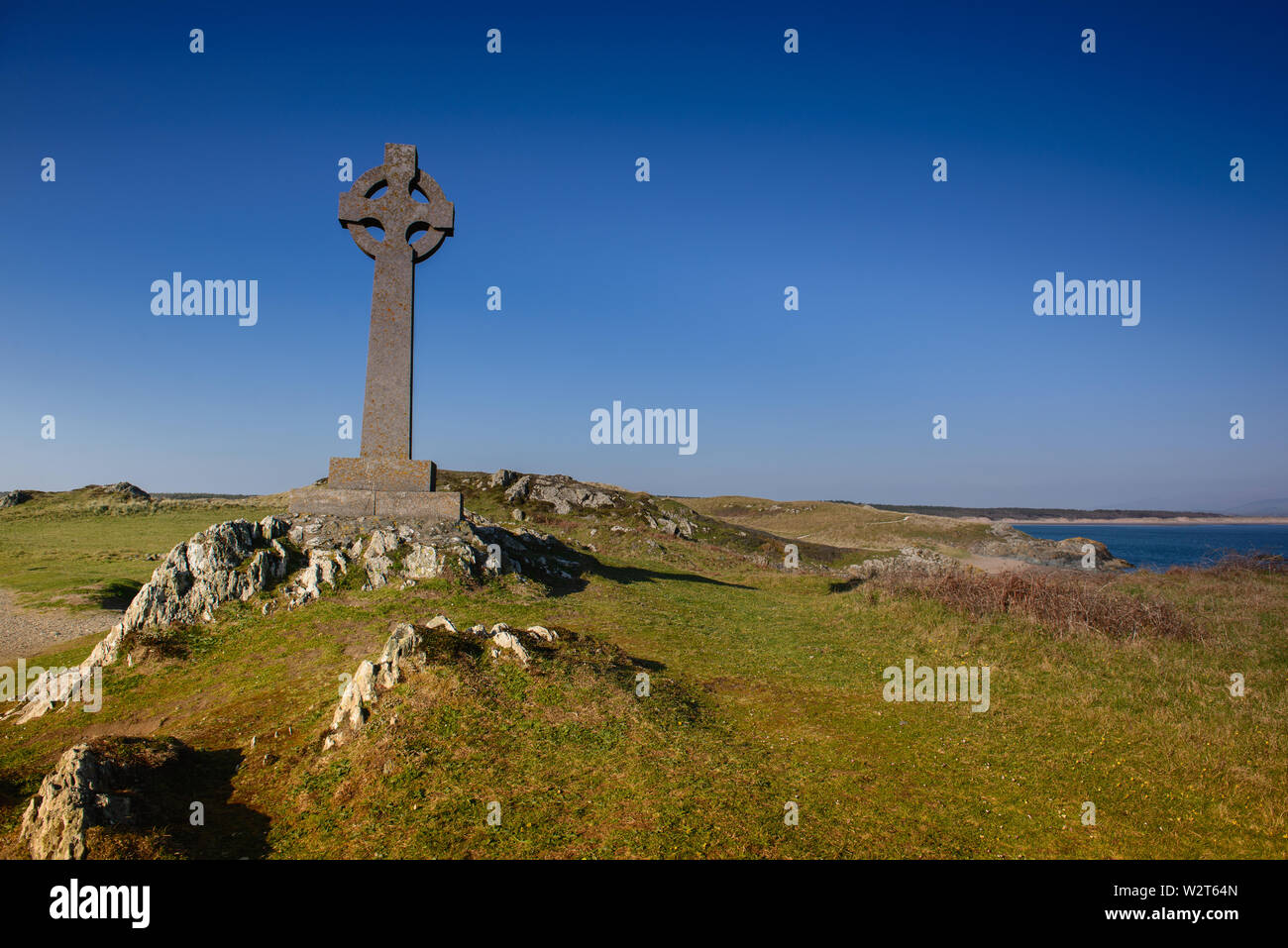 Cross, Llanddwyn Island, Anglesey, Wales, UK Stock Photo - Alamy