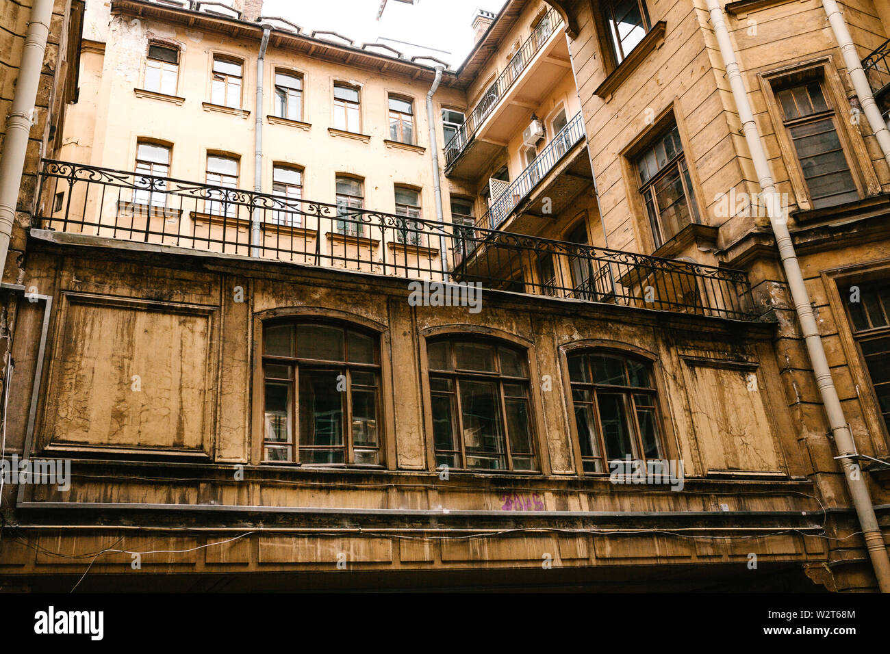 Traditional old apartment building with windows in St. Petersburg in ...
